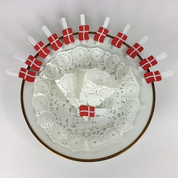 Flag på mini klemmer - 12stk samlet - Dekolagersalg