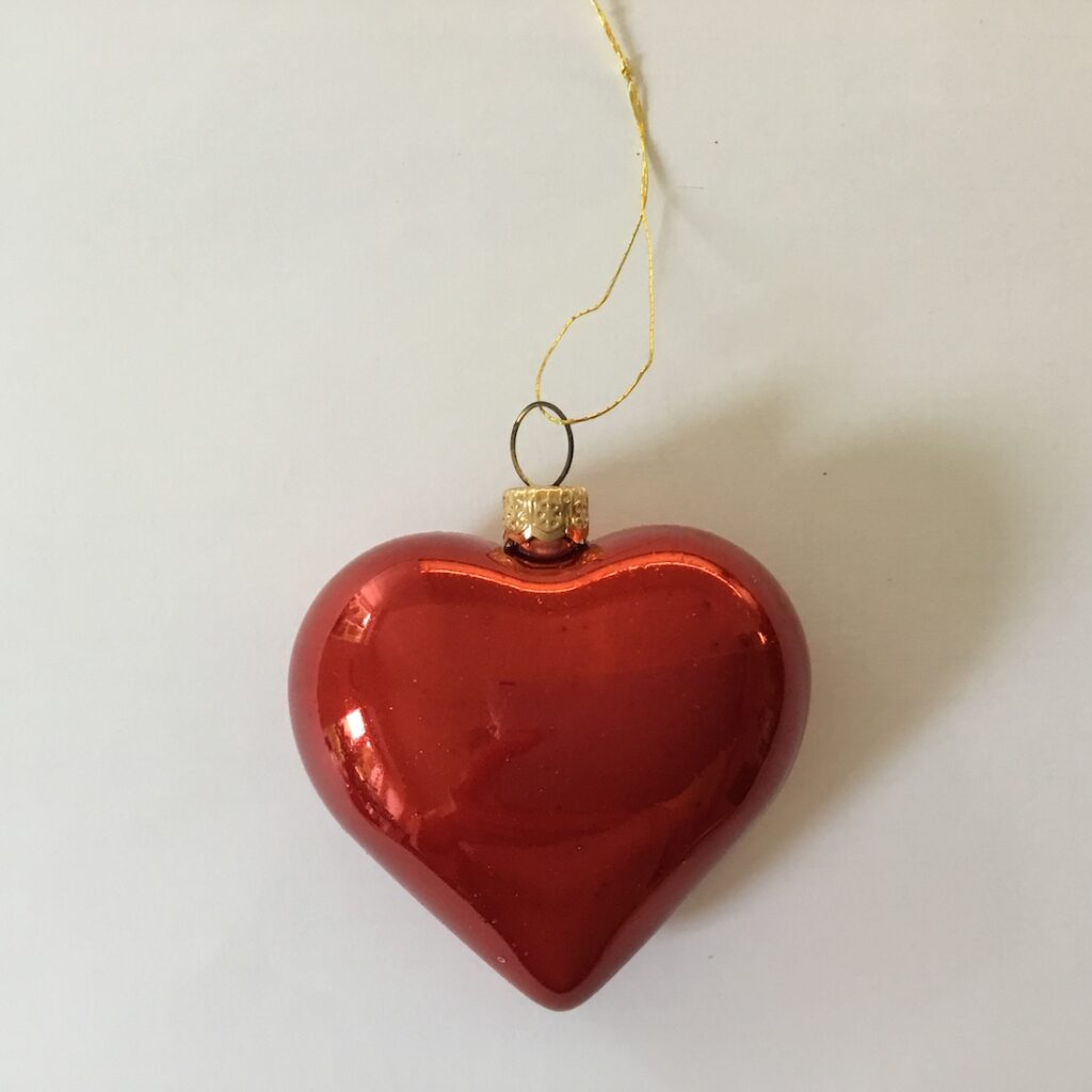 Lille rødt blank hjerte - Hjertet har guld top & snor Dekolagersalg