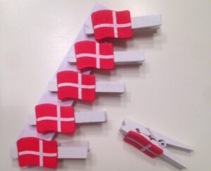 Flag på mini klemmer - 12stk samlet - Dekolagersalg