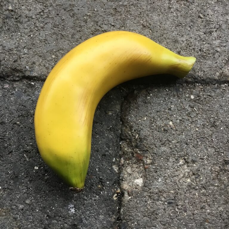 Lille kunstig naturtro banan - Også form & størrelse- Dekolagersalg