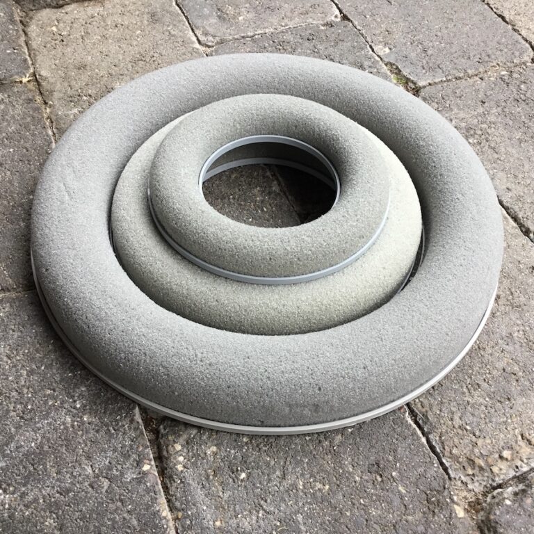 Oasis krans dia 15cm - Med solid plastik underlag - Dekolagersalg